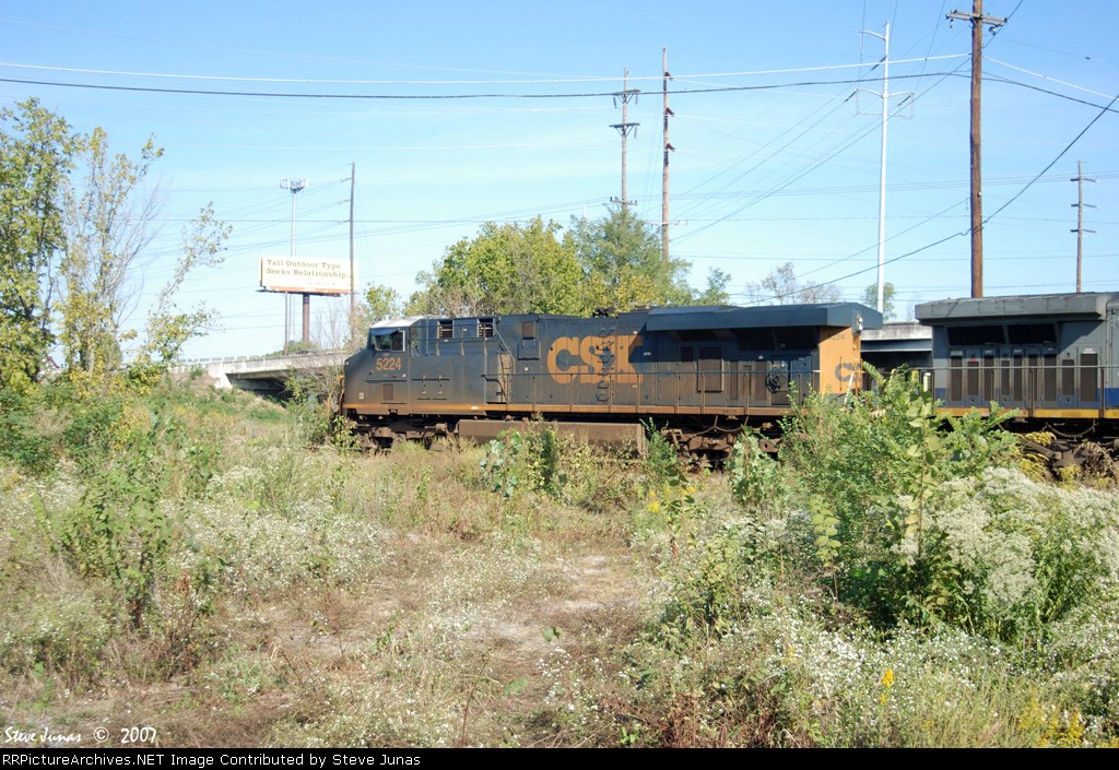 CSX 5224 Q128 heads up the Henderson Sub